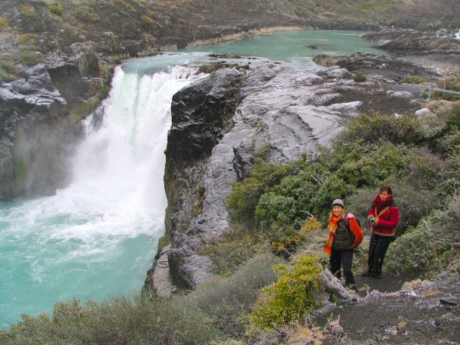 O Salto Grande é uma cachoeira no rio Paine, depois do Lago ...